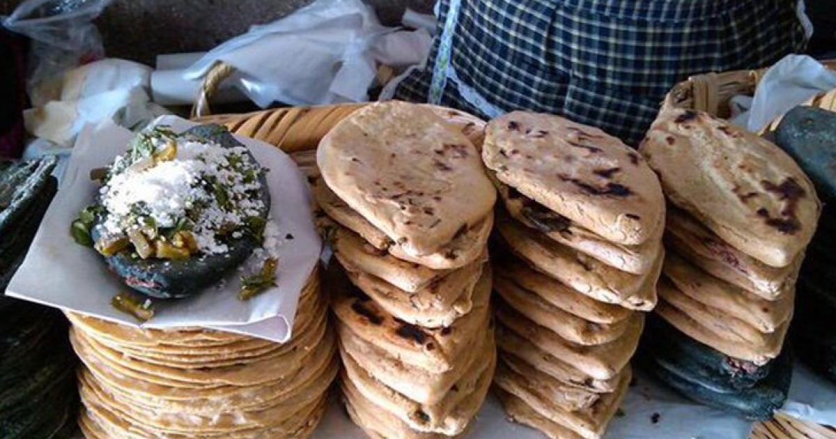 Tlacoyos, el origen y legado de este antojito mexicano prehispánico